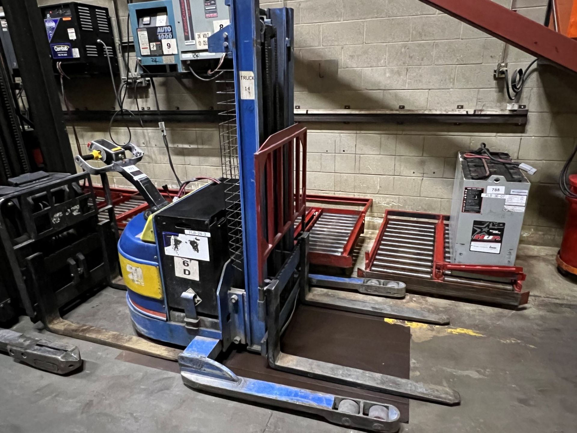 Blue Giant Walkie Straddle-Stacker 24volts, 3000lbs capacity 118″ max ...